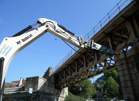 DAEMO Engineering - Hydraulic Breakers